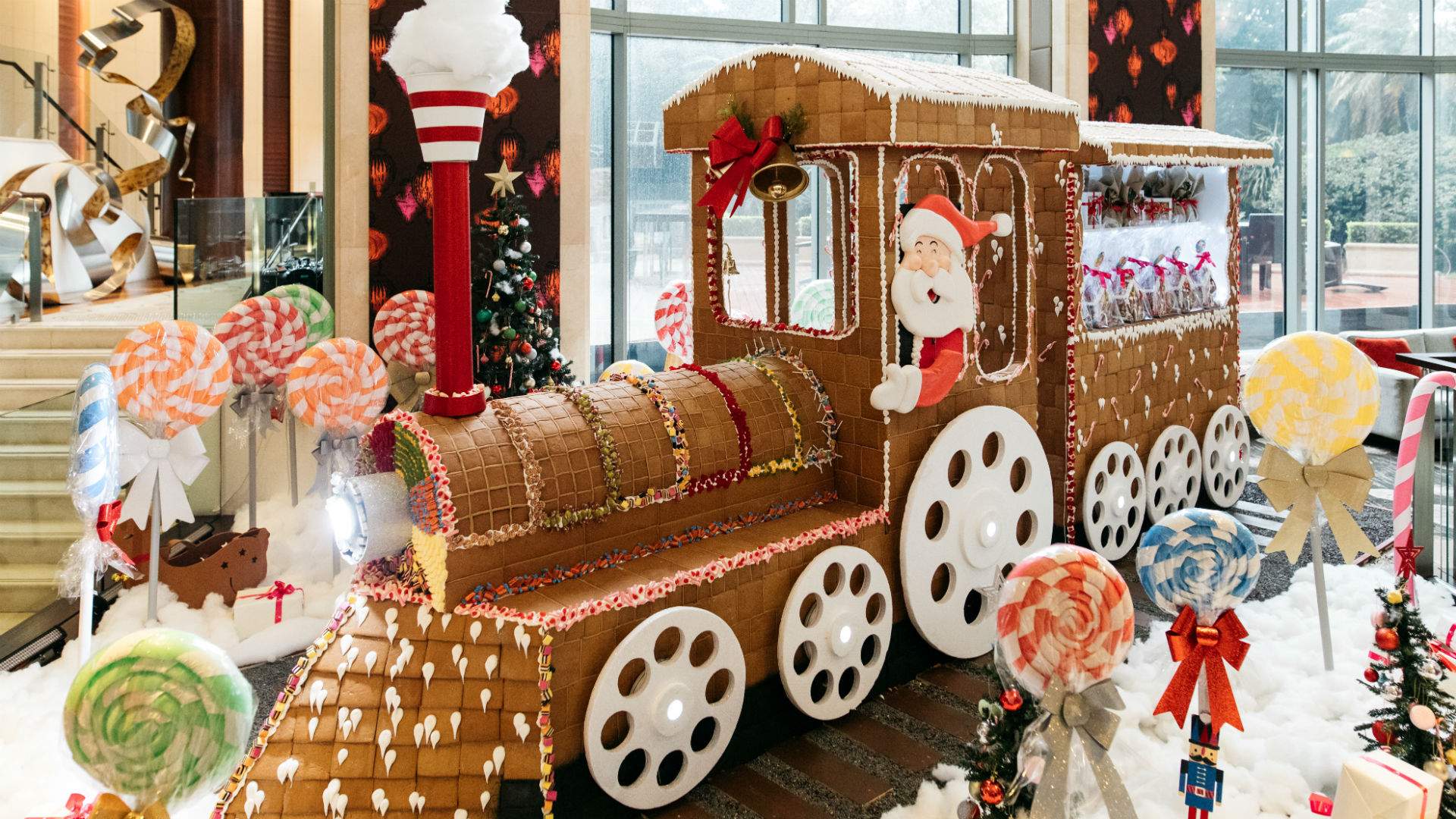 Shangri-La Hotel's Giant Gingerbread Train, Sydney | Concrete ...